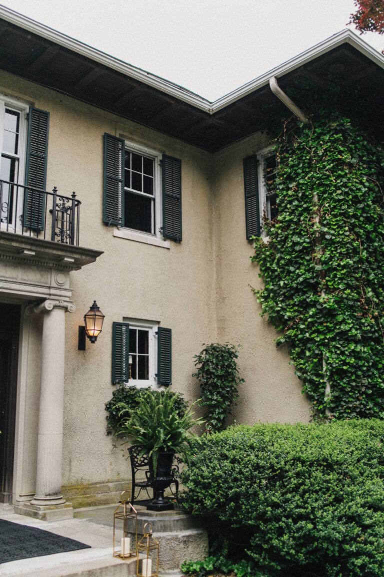 Lord Thompson Manor Wedding | Bianca and Rae | edenstraderweddings.com